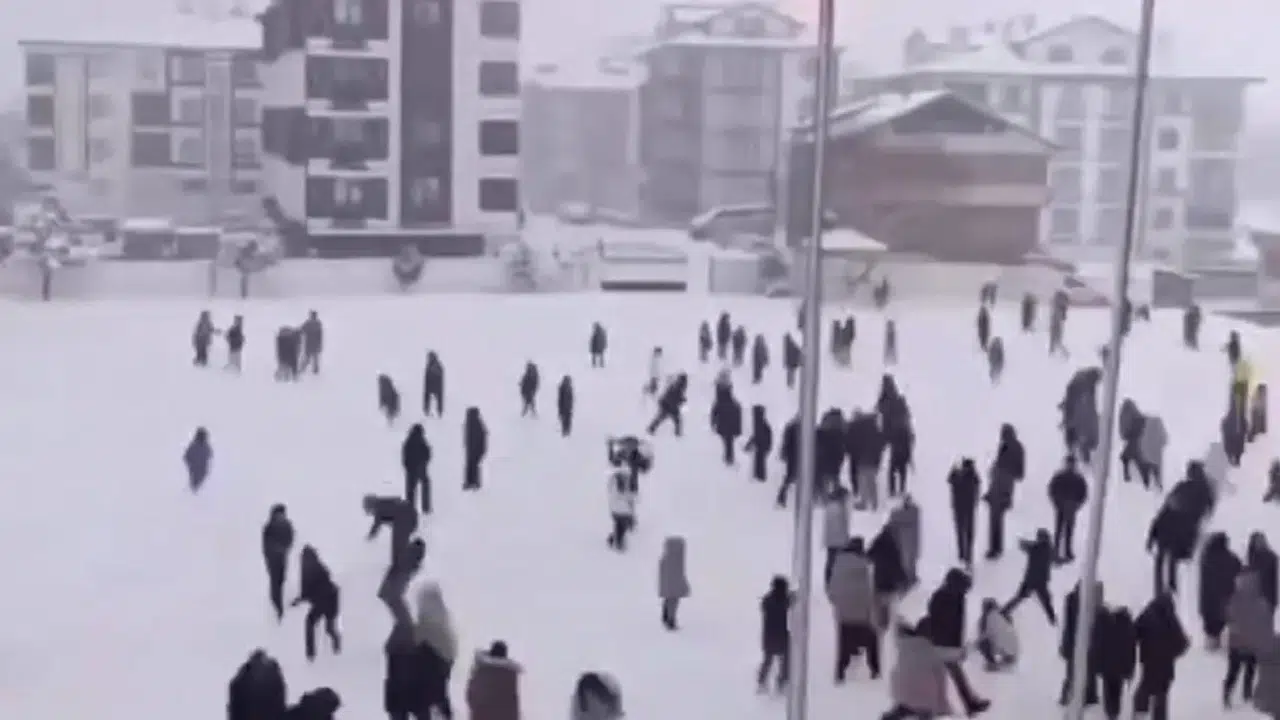 KARA KIŞ NEDENİ İLE 30 İLDE EĞİTİME ARA VERİLDİ!